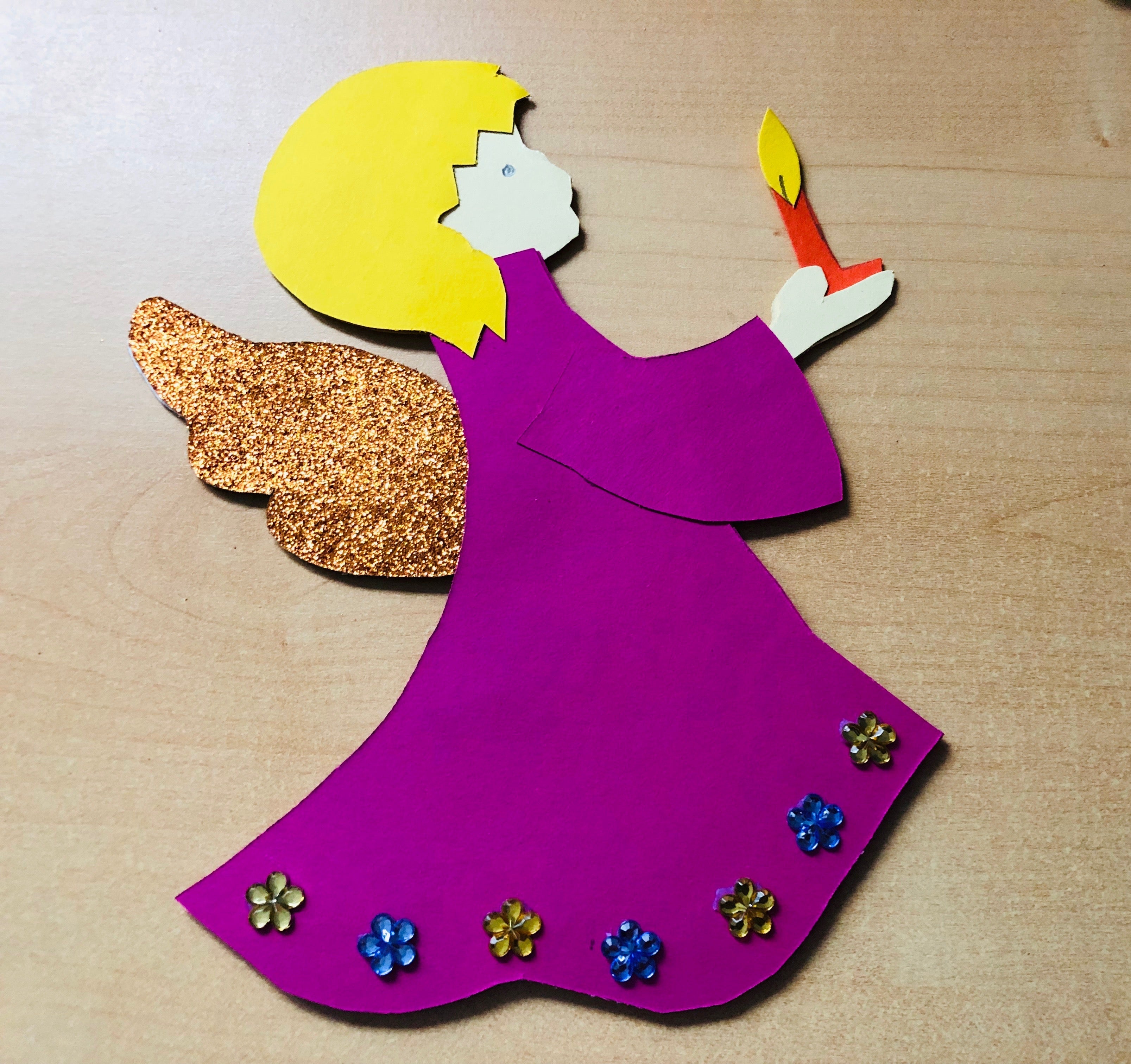 Advent: Engel mit Kerze – grundschuleundbasteln.de